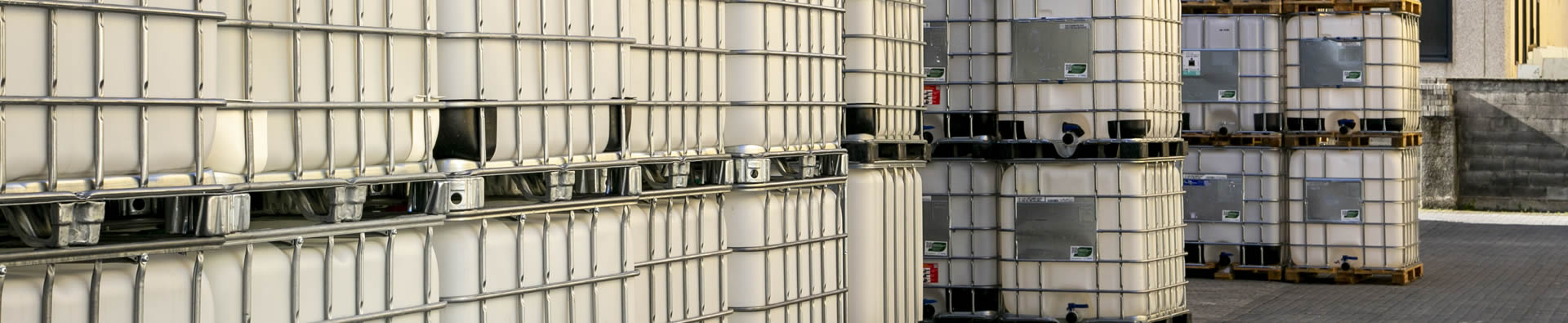 Vendita cisternette IBC in plastica usate e rigenerate omologate per ...